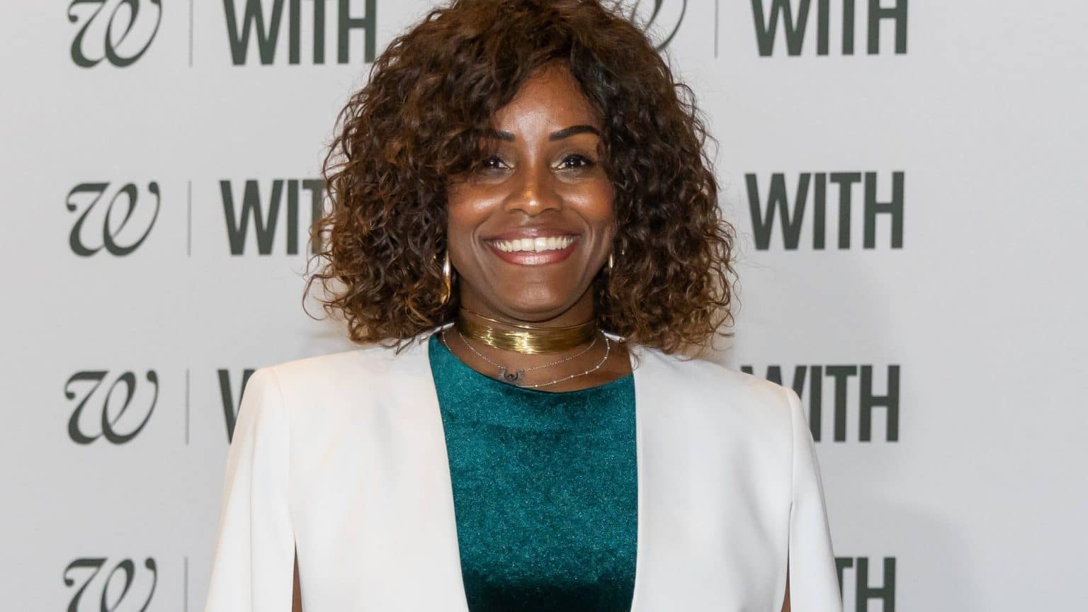 Katia Simone recibe el Premio WITH | AOKlabs